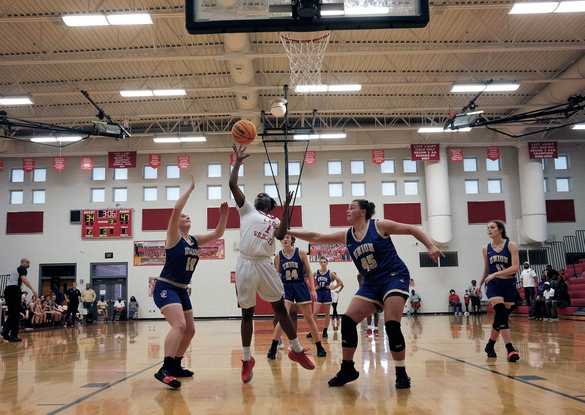 Photojournalism: Laney High School girls' basketball team heads to the ...