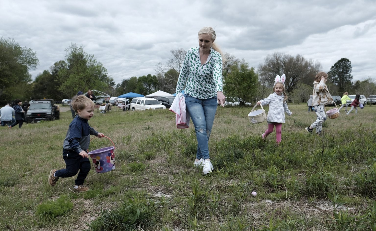 Photojournalism: Opening day at Boondock Farms features Easter egg hunt ...