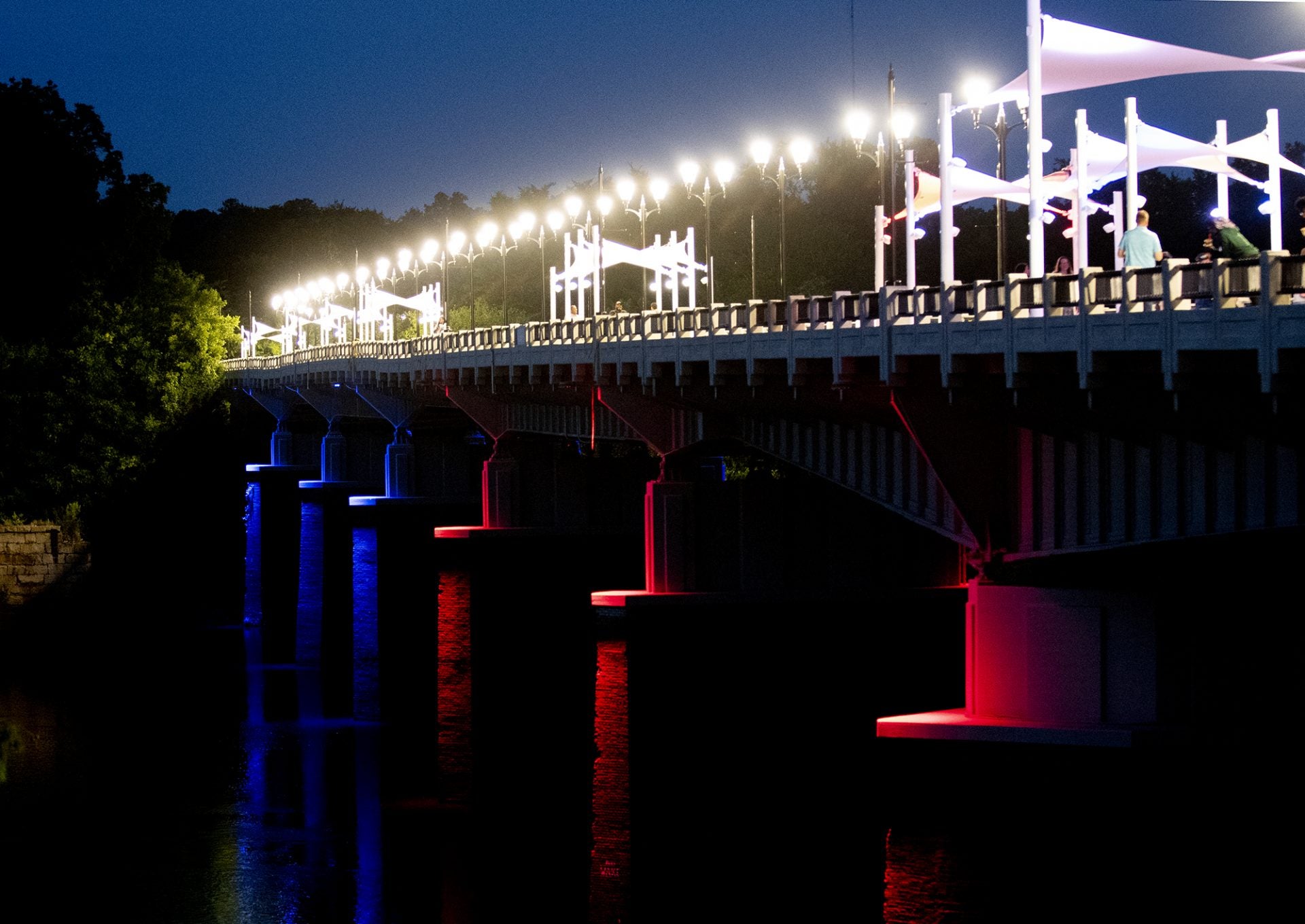 Photojournalism: The lights at the pedestrian bridge - The Augusta Press