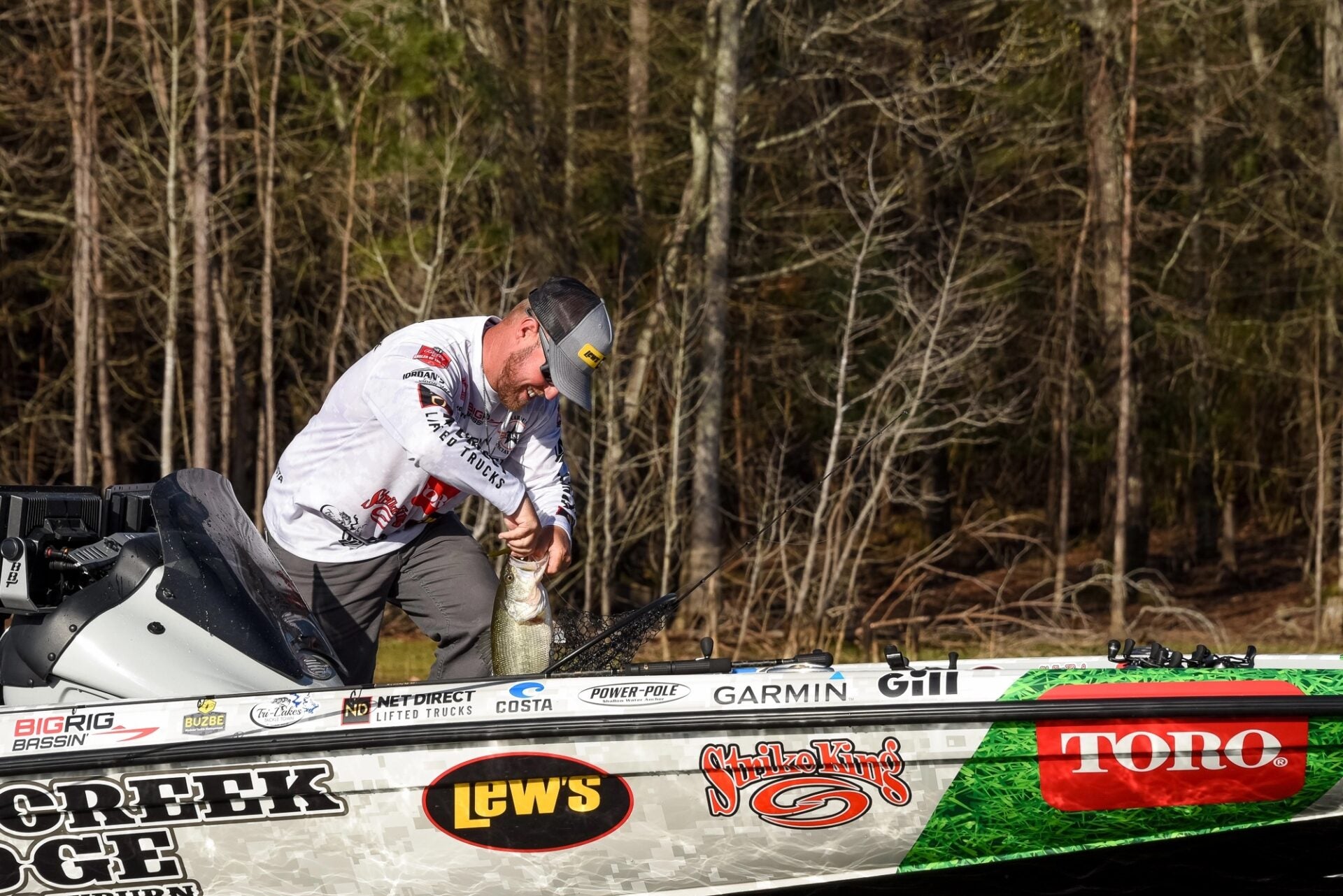 Texan Dakota Ebare smacks 23-pound limit to take early lead at Toyota ...
