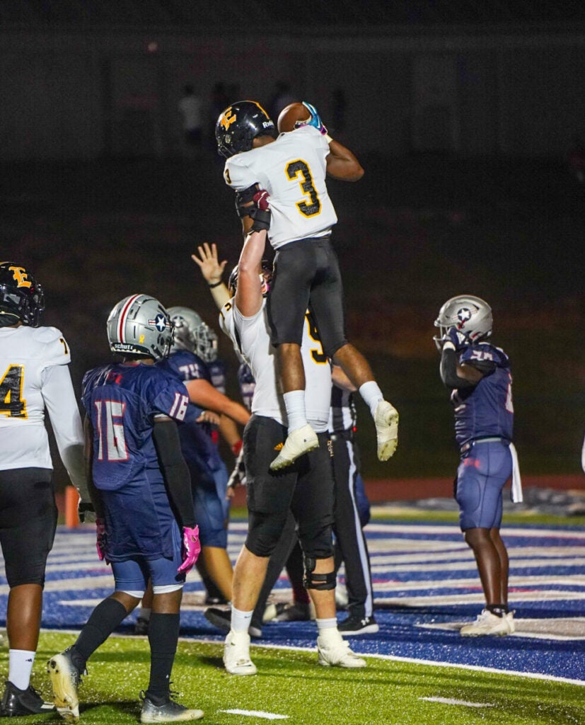 Football Preview: Coach Barrett Davis expects Evans to 'win the big ...