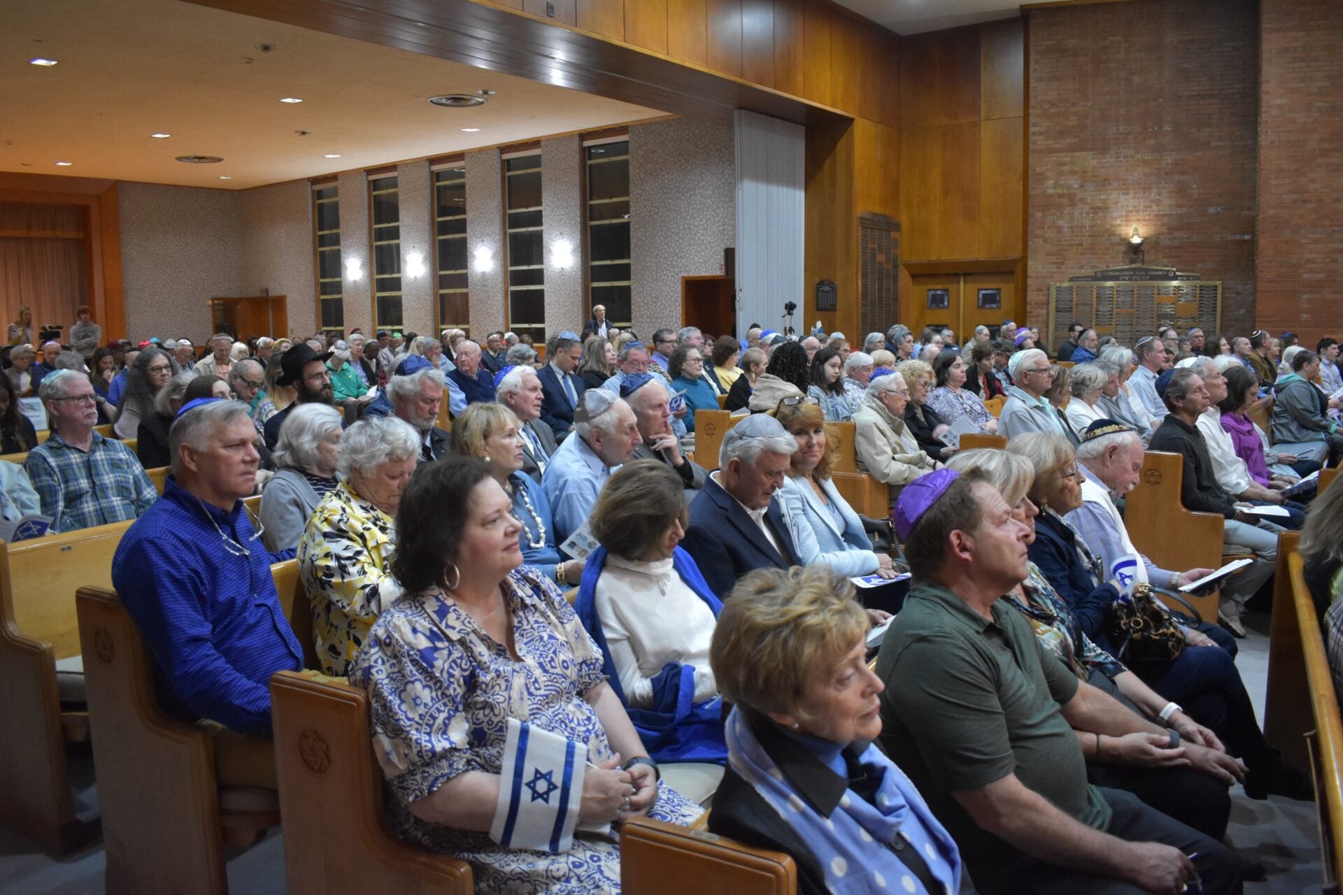 Jewish community gather to show solidarity for Israel - The Augusta Press
