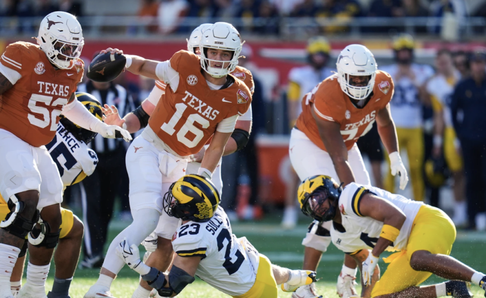 Manning uses arm and legs to lead No. 14 Texas to a 41-27 Citrus Bowl ...