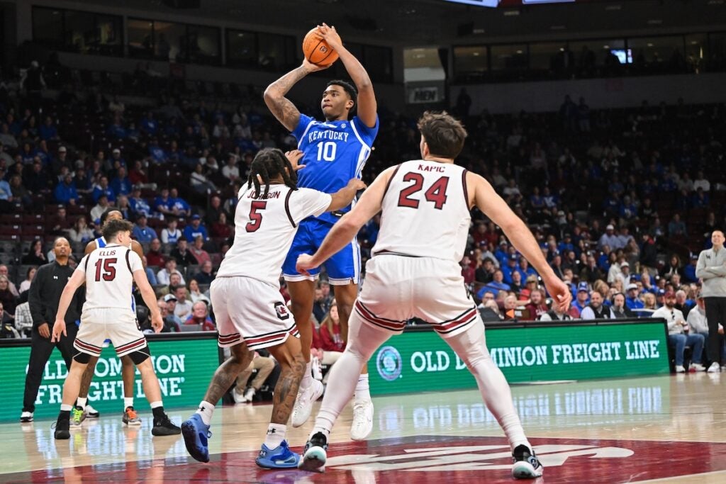 Kentucky defeats South Carolina 72-63 in men's basketball - The Augusta ...