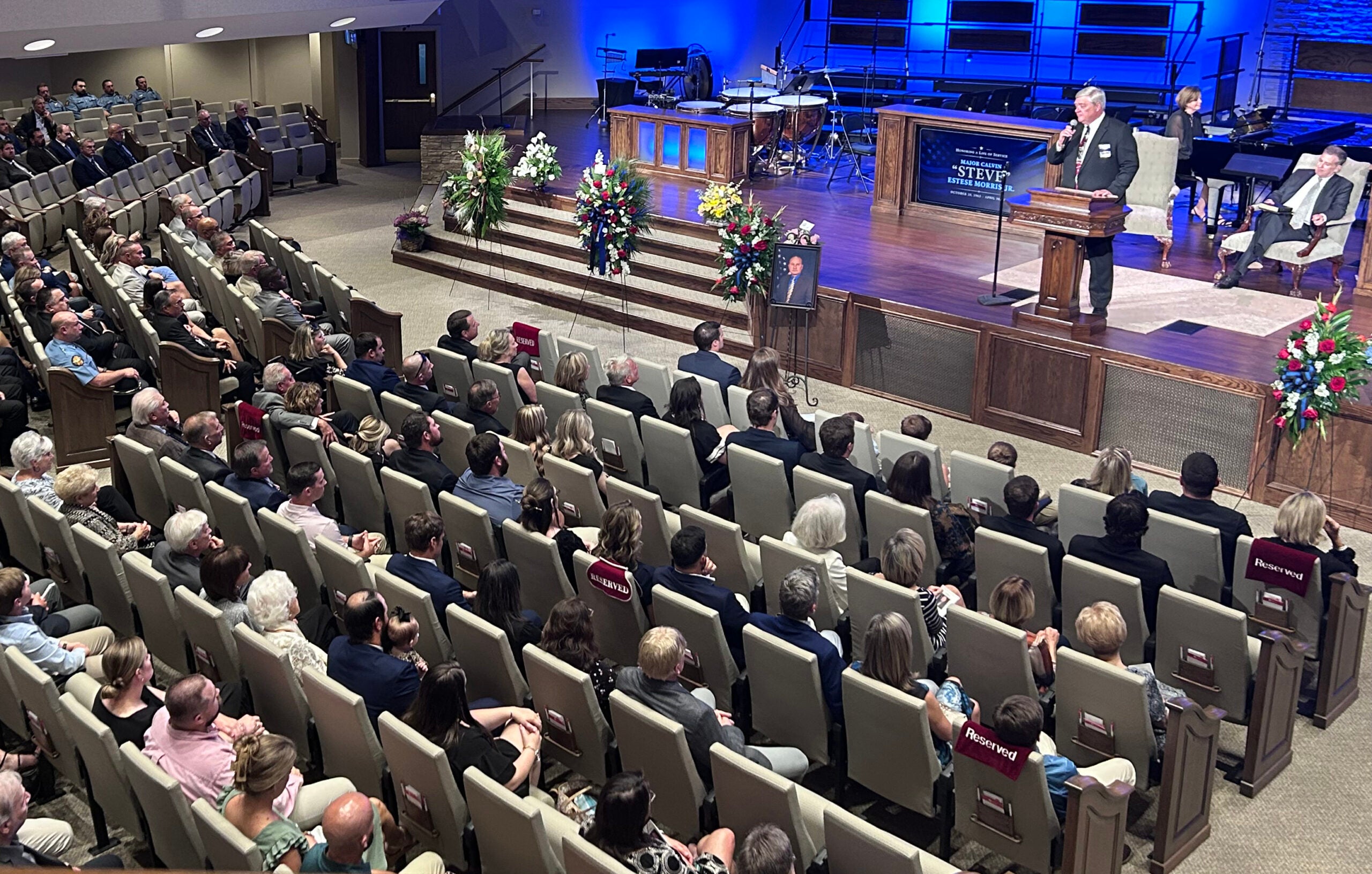 ‘There’s no replacing a legend’: Hundreds honor CCSO Maj. Steve Morris ...